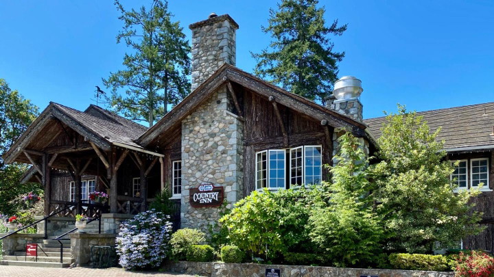 The Latch Inn - Vancouver Island