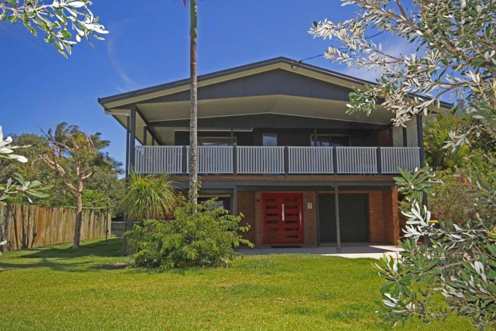 Red Door Beach House - Noosa