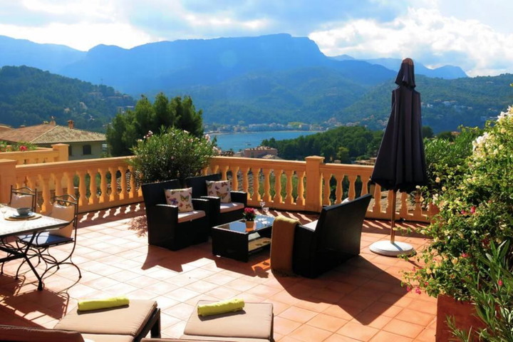 Apartamento En El Puerto De Sóller Con Gran Terraza Privada Y Vistas Al Mar. Piscina Comunitaria. Localizado En Un Zona Tranquila Y Muy Soleada. Wifi Gratis Disponible. Parking. - Port de Sóller
