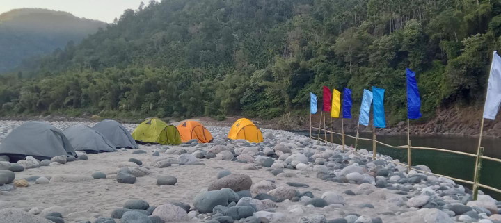 Sunset Riverside Camping - Mawlynnong