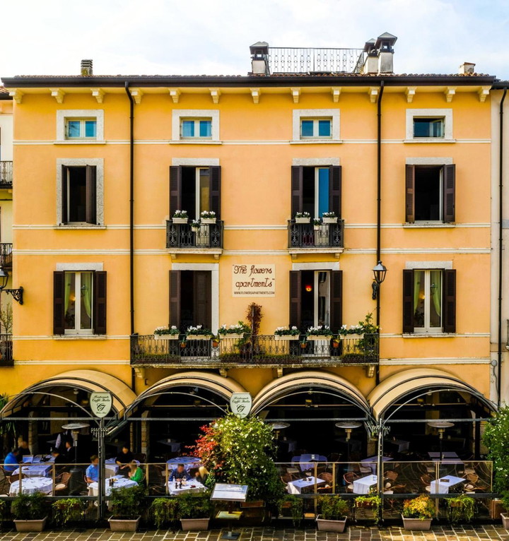 Flowers Apartments - Lake Garda
