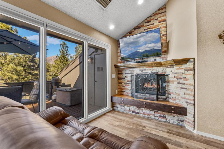 Charming Country Club Condo With Loft & Fireplace - Flagstaff, AZ