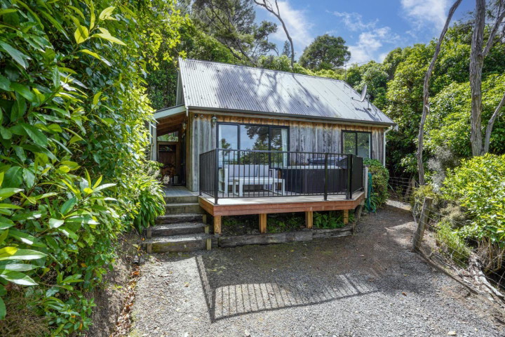 Bushside Cottage - Akaroa Holiday Home - Akaroa