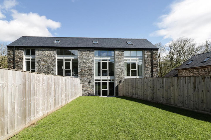 2 Pensyflog Barns - Porthmadog