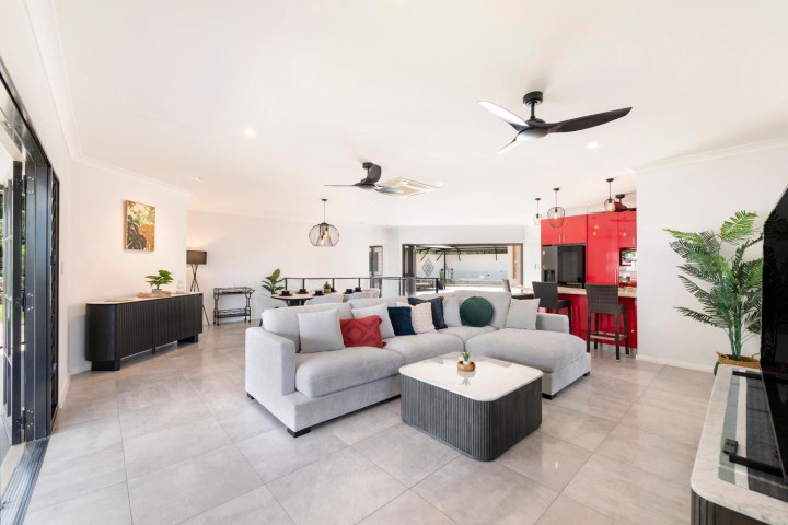 Coorong Bliss - Refined Poolside Haven By The Marina - Darwin