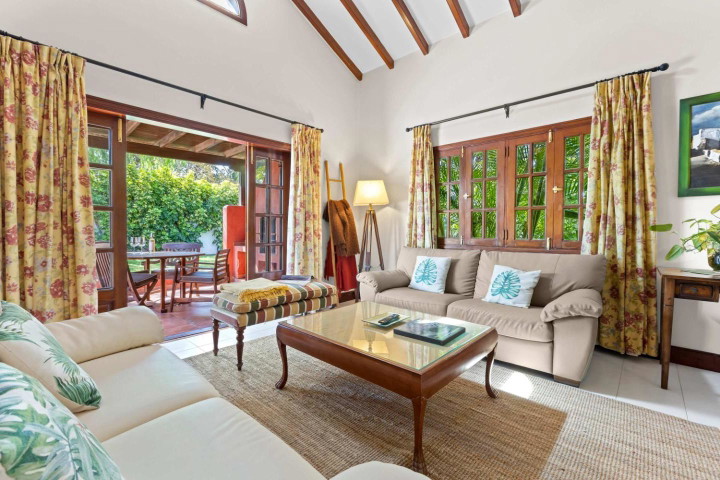 Evergreen Saltwater Pool Villa By Bayside - Costa Teguise