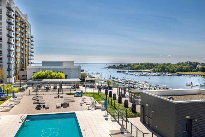 Trendy Apt On Harbor With Gym - Norwalk, CT
