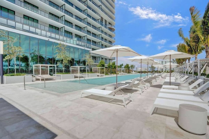Ocean View 1br With Balcony Pool & Gym Near Beach - Miami Beach, FL