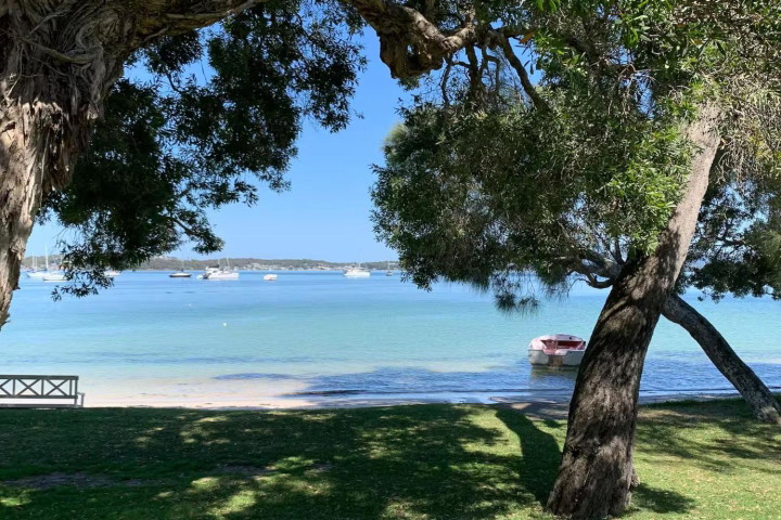 Hightide, 142 Sandy Point Rd - Romantic Getaway On The Waterfront - Port Stephens