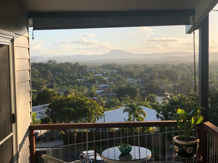 Enjoy Own Space With A Queen Bed, & Great Views From The Deck - Coolum Beach