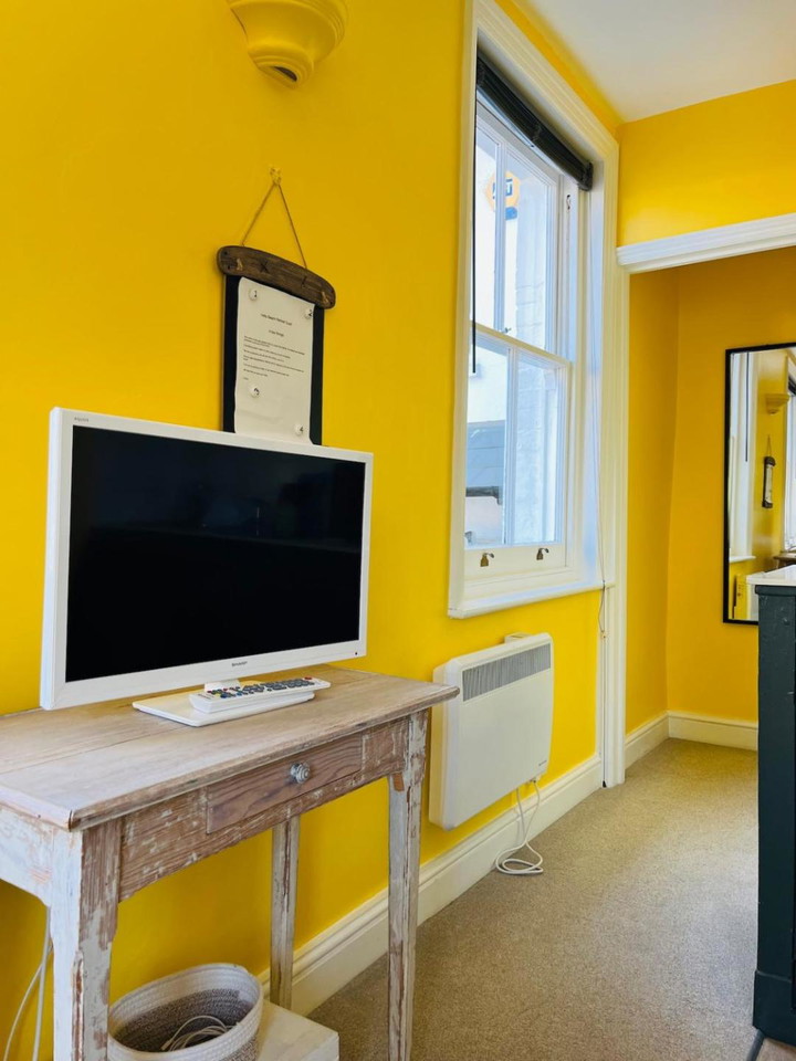 The Beach Retreat - A Bijou Seaside Maisonette - Littlehampton