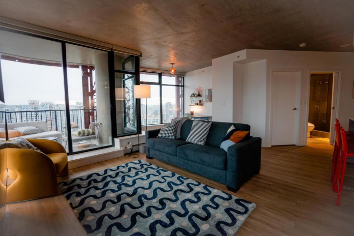 34th-floor Gastown 2br With Parking & Harbour Views - Vancouver