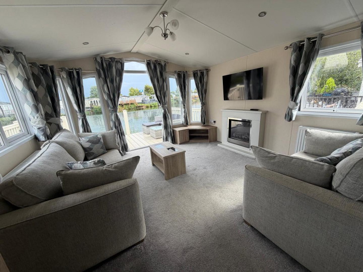 15 Woodlands Lakeside Retreat - North Yorkshire