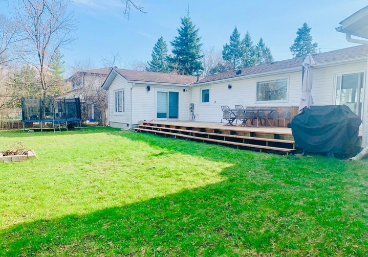 Awesome Riverside Cottage, Private Dock, 4 Bedrooms 3 Bathrooms - Bradford, ON, Canada