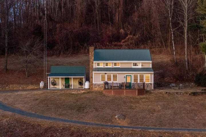 Mack's Retreat - Monroe Retreat With Mountain Views And Fire Pit! - Lynchburg, VA