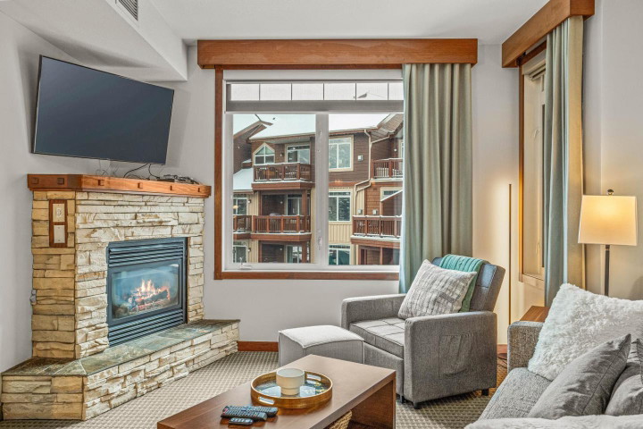 Romantic Mountain Escape Outdoor Hot Tubs & Private Balcony! - Canmore