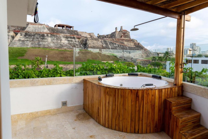 Blue House Castillo View Private Jacuzzi & Colonial Balconies - Cartagena, Colombia