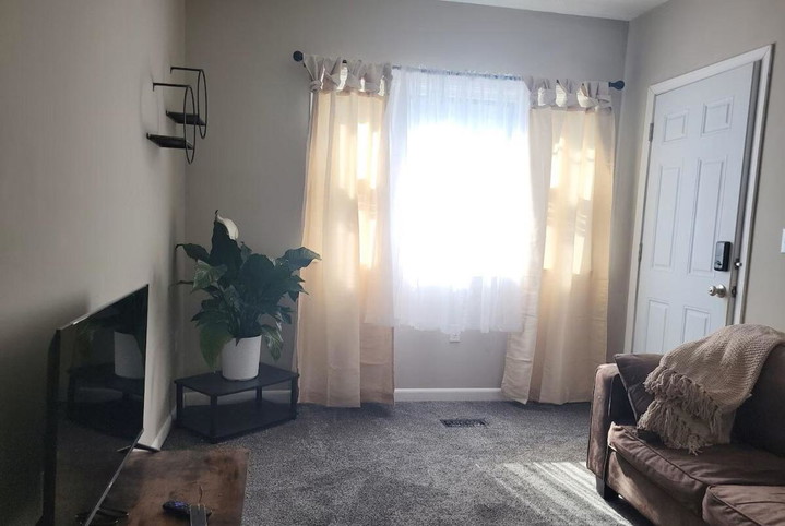 1 Bedroom Apartment, Private Entrance - Phoenix, NY