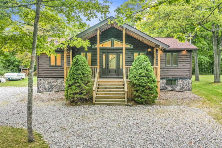 Blue Water Dunes Cottage - Midland