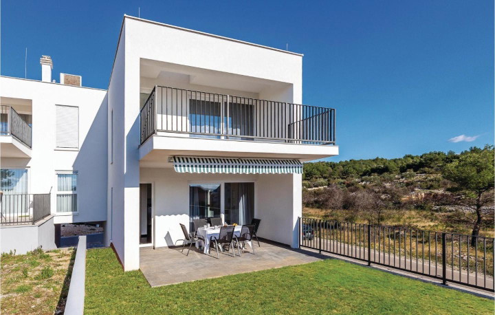 Three-bedroom Holiday Home In Brodarica - Šibenik