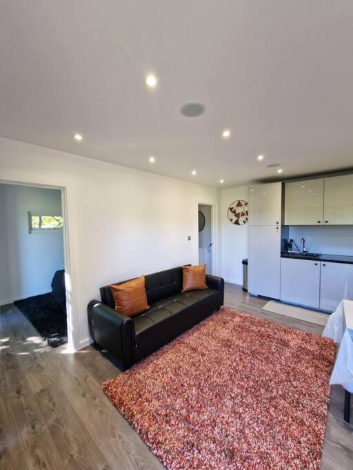 Deluxe Cabin Wrapped By Nature - Dartford