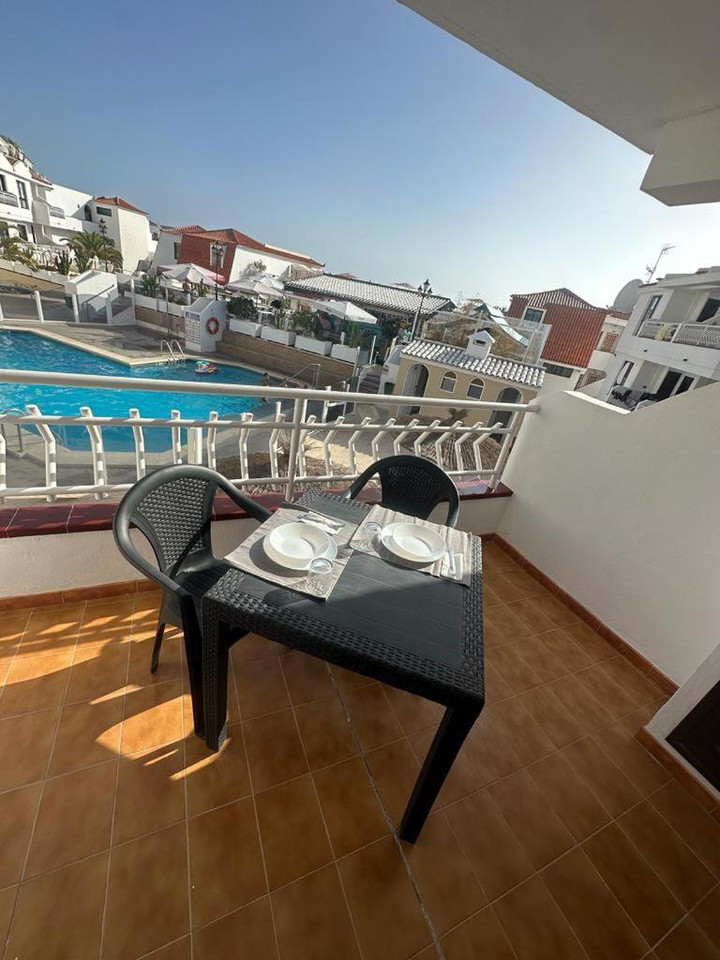 Alexander Home, Los Cristianos - Los Cristianos