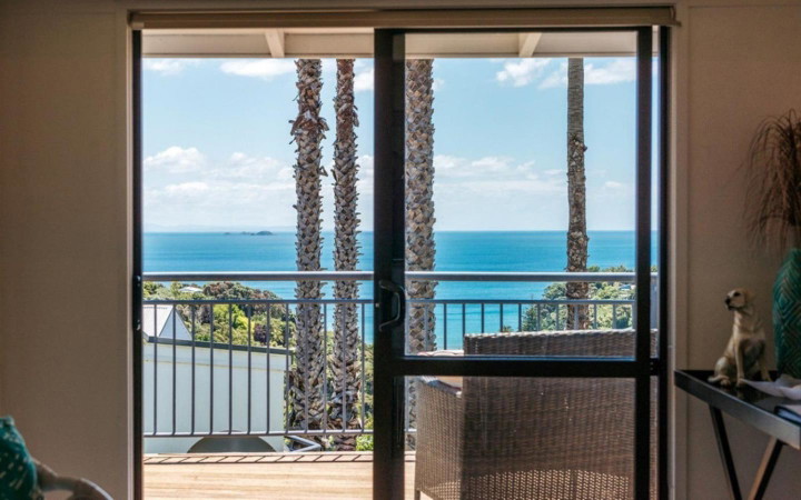 Cosy Palm Beach Cottage With Spectacular Seaviews - Waiheke Island
