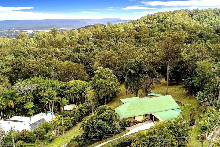 Noosa Hinterland Acreage Close To The Beach - Sunshine Coast