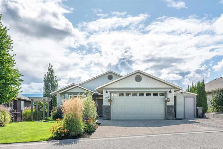 Licensed 2-bedroom Suite Eco-friendly Solar Home - Kelowna