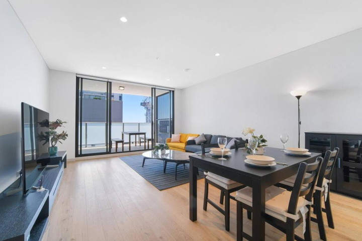 Free Parking And A King Bed Near Burwood Station - Strathfield