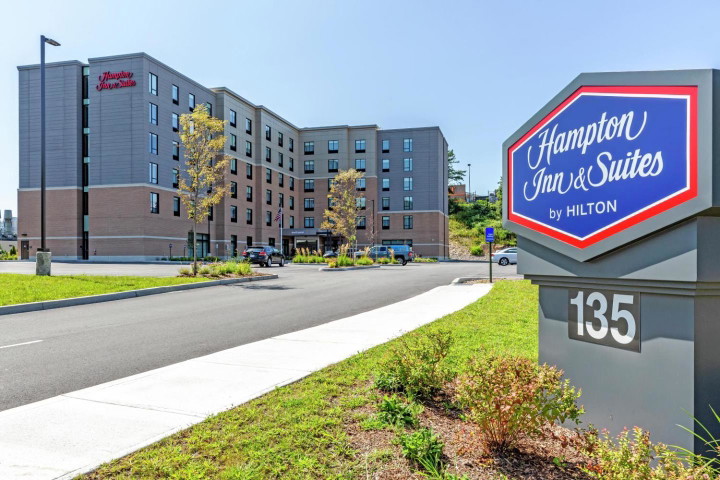 Hampton Inn & Suites Boston/waltham - Waltham, MA