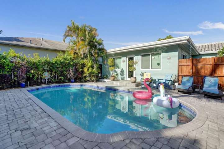 Caribbean Paradise Retreat Private Pool, Outdoor Kitchen & Jacuzzi - Fort Lauderdale, FL