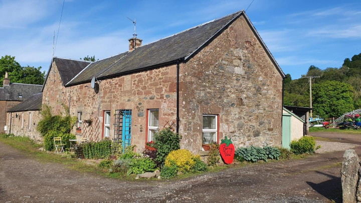 Berry View - Idyllic Cosy Cottage On Berry Farm - Blairgowrie