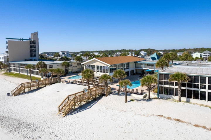 Oceanfront Litchfield Inn - Pawleys Island, SC