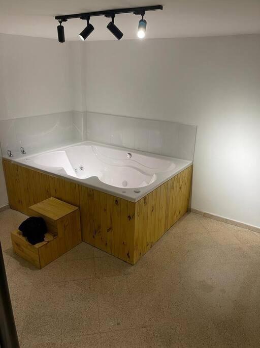Cozy House En Envigado Con Jacuzzi - Envigado