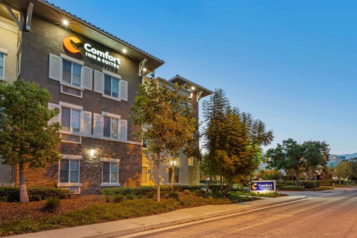 Comfort Inn & Suites Near Ontario Airport - Fontana, CA