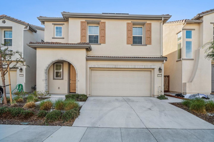 Modern Family-friendly Home, Napa, Wine Country, Private Backyard, Fire Pit - Fairfield, CA