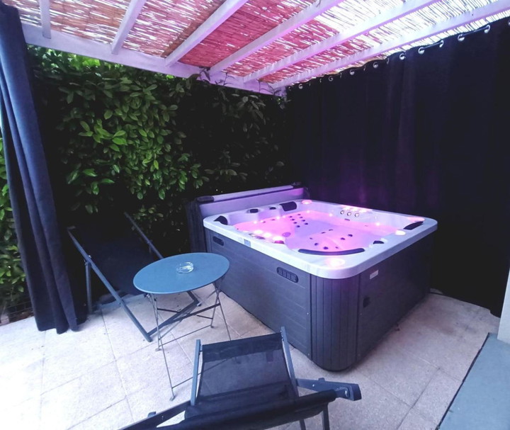 Cocon Romantique Avec Jacuzzi Extérieur - Aube