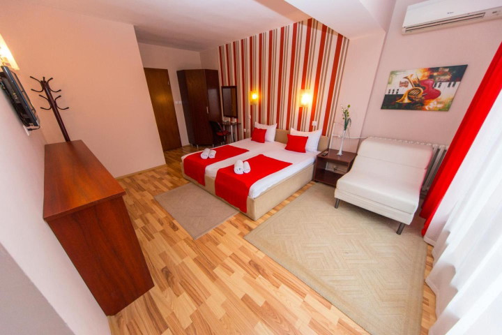 Hotel Pine - Skopje