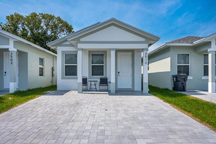 Modern New Home, Prime West Palm Beach Location - West Palm Beach, FL