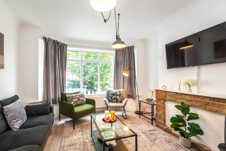 Kgv Stays - Serenity House 3 Bedroom Near To The Hospital With Parking For 2, Sleeps Up To 6 - Southampton, UK