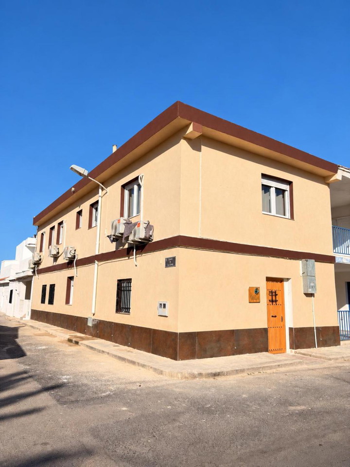 Queralt Guest House - Almenara