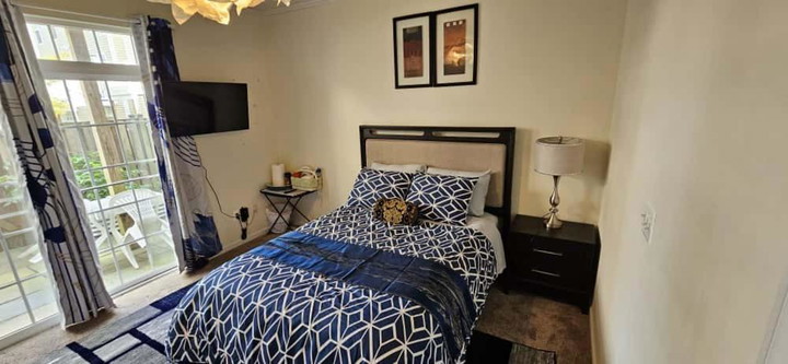 Single Room In Townhouse - Fairfax, VA