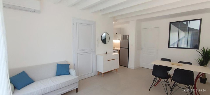 Maison Avec 2 Chambres Dans Une Résidence Privée - Calvisson