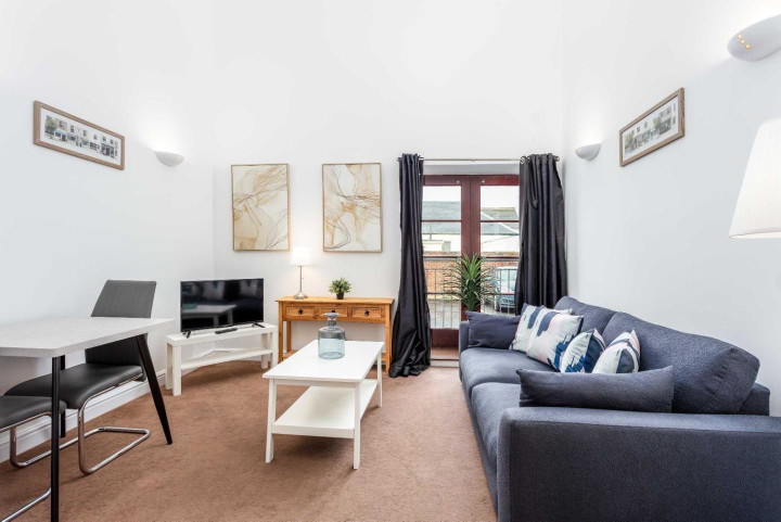 Elliot Suite No 1 - Donnini Apartments - Ayr, UK