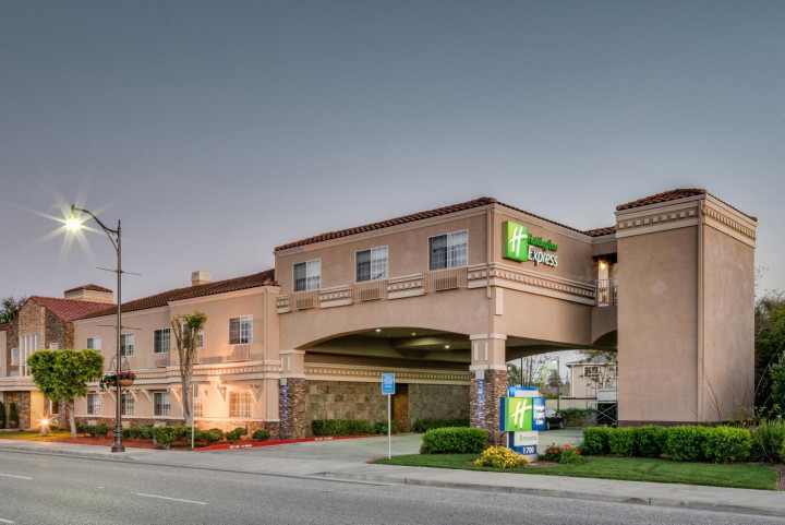 Holiday Inn Express & Suites Santa Clara By Ihg - Saratoga, CA