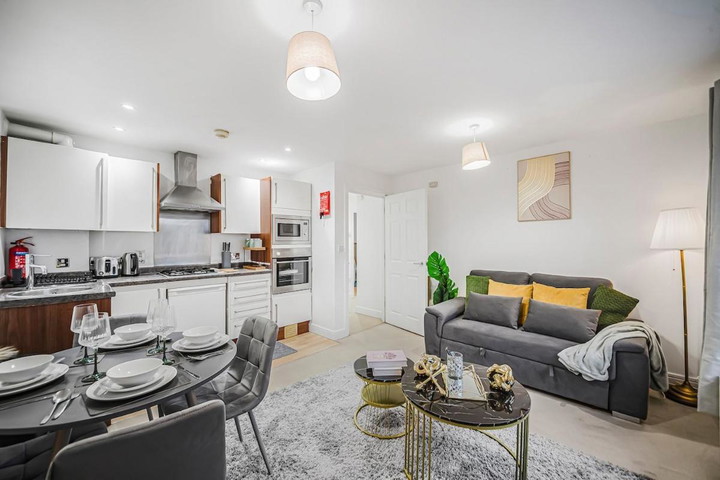 The Cosy Spot- Contractor Friendly- Free Parking - Bedford