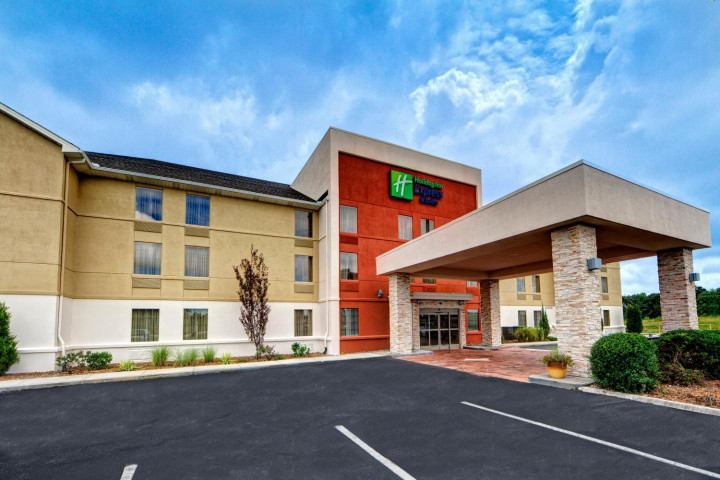 Holiday Inn Express & Suites Crossville By Ihg - Fairfield Glade, TN