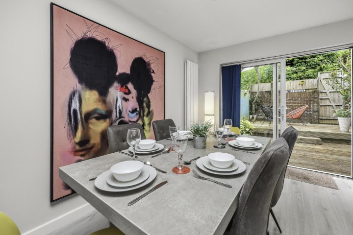 Sunset Townhouse With Parking - West Sussex