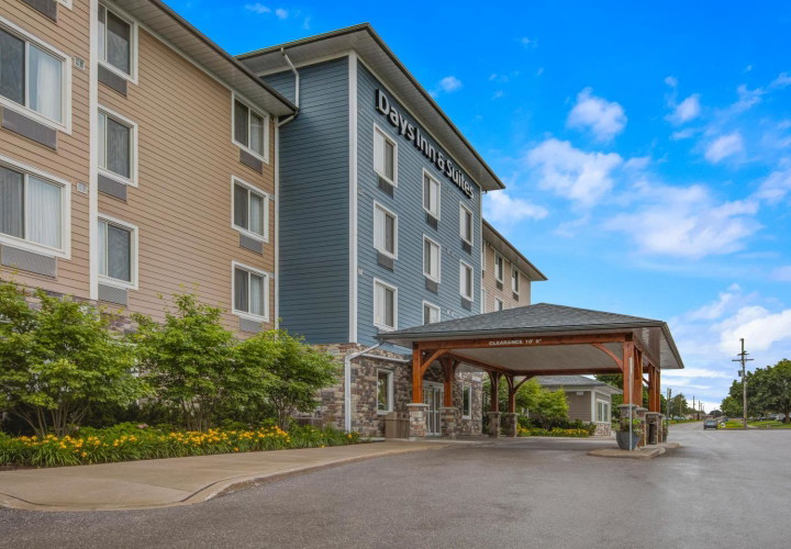 Days Inn & Suites By Wyndham Lindsay - Lindsay